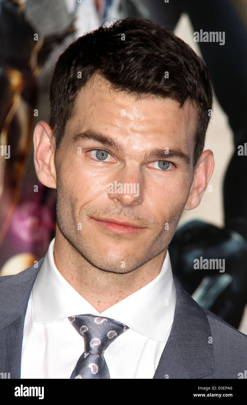 Josh helman x men hi-res stock photography and images - Alamy