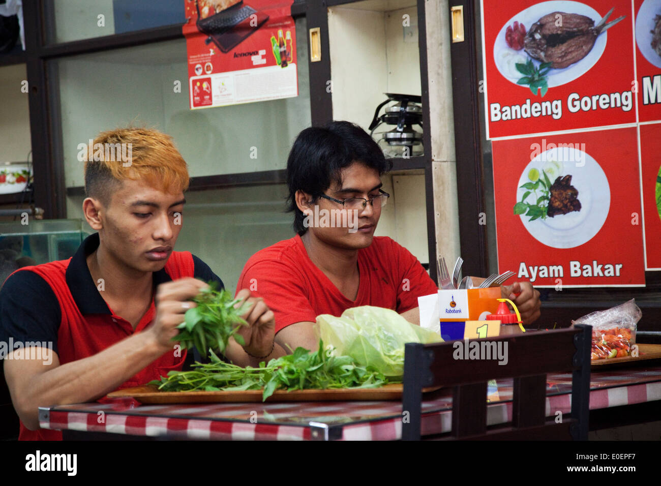 Fast food restaurants employees hi-res stock photography and images - Alamy