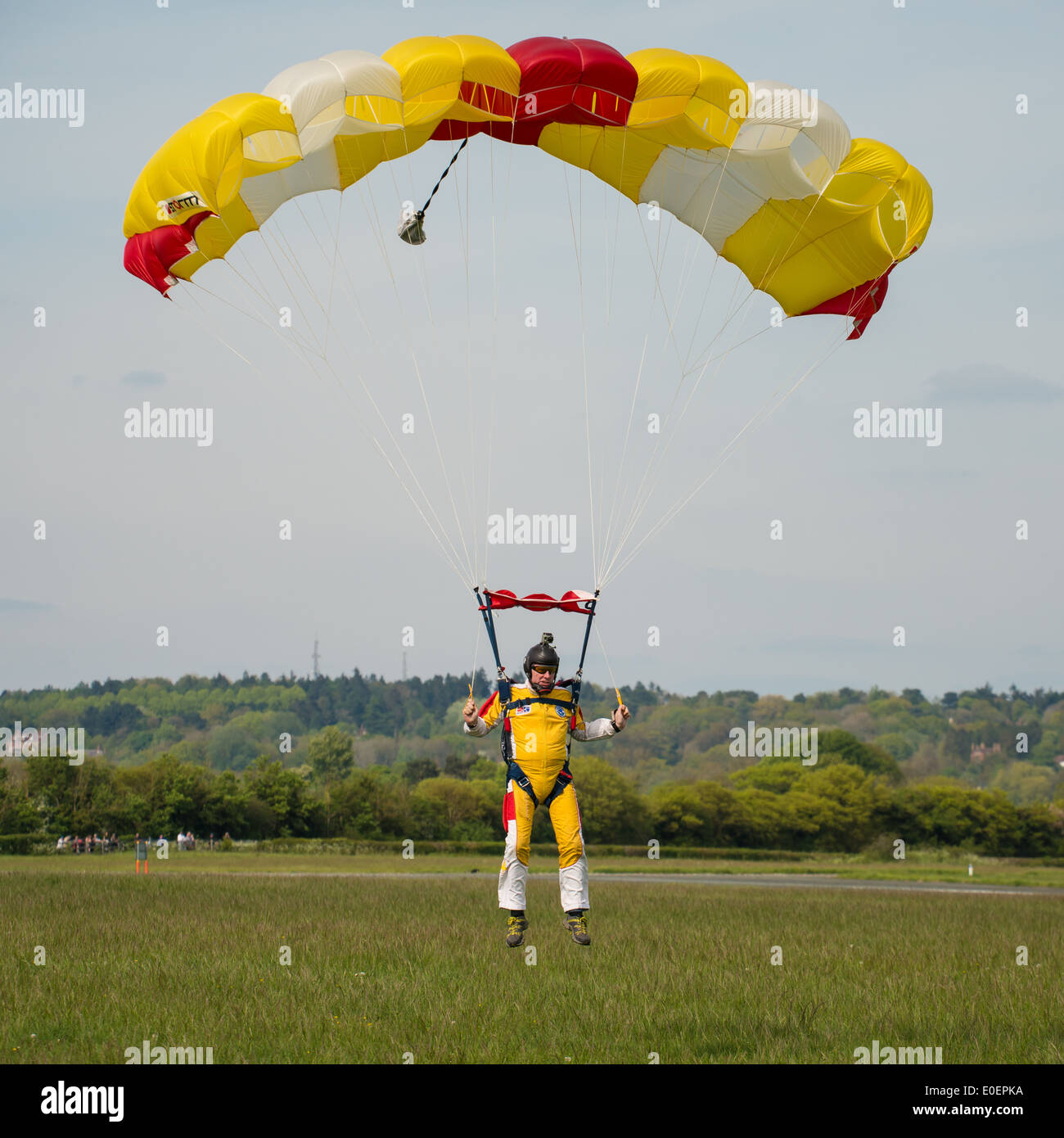Free fall parachute hi-res stock photography and images - Alamy