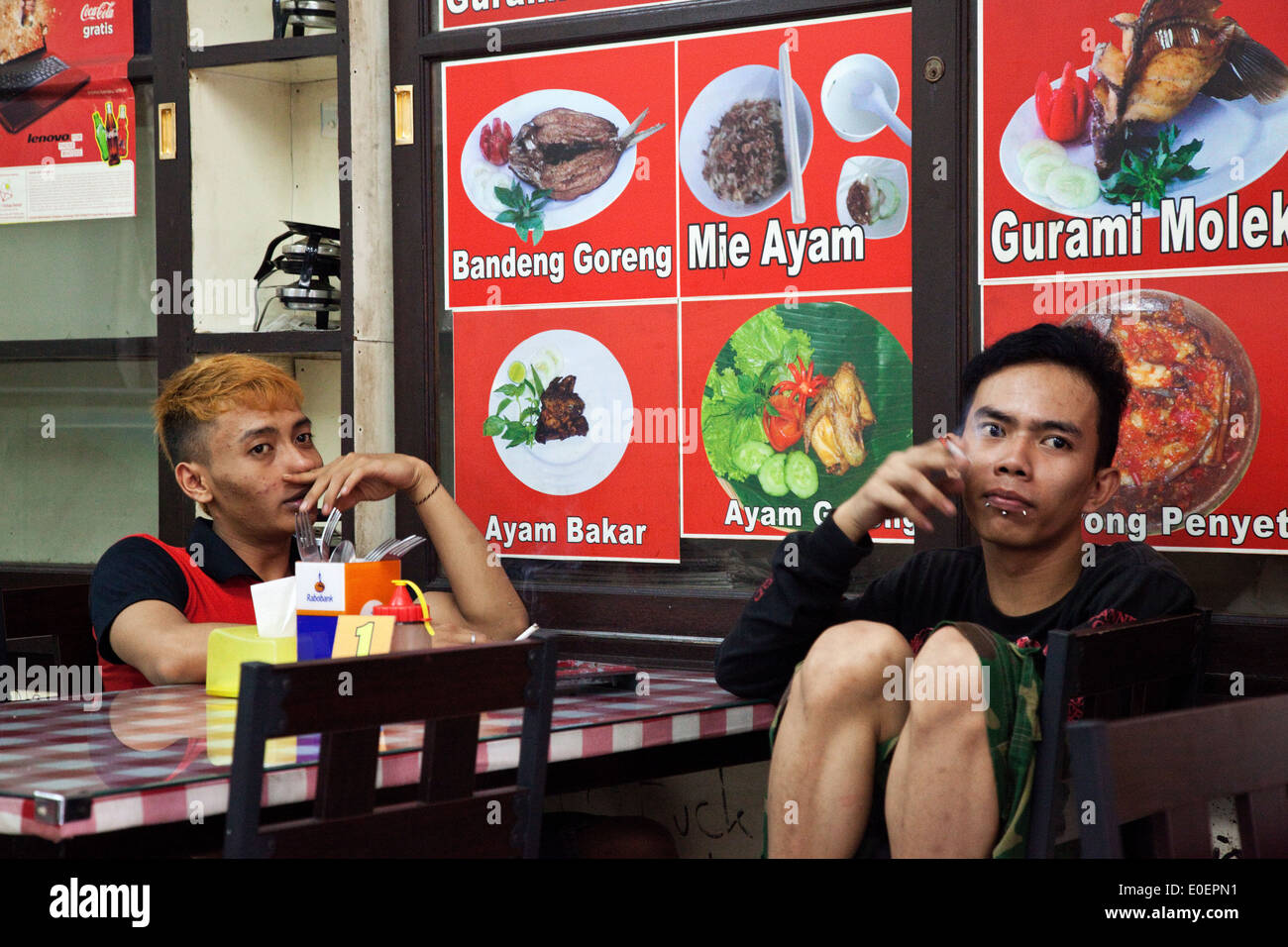 Fast food restaurants employees hi-res stock photography and images - Alamy