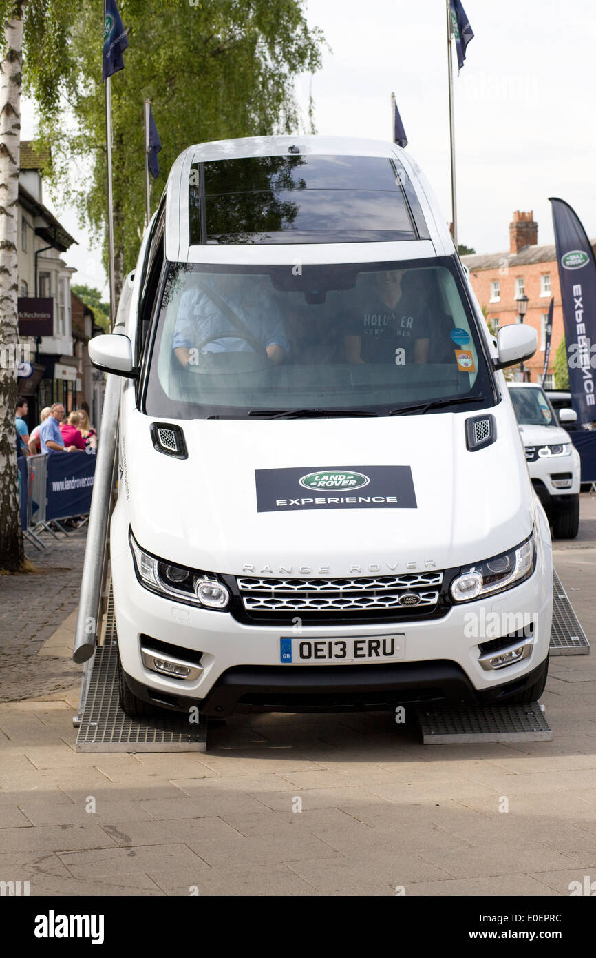 Car ramps hi-res stock photography and images - Alamy
