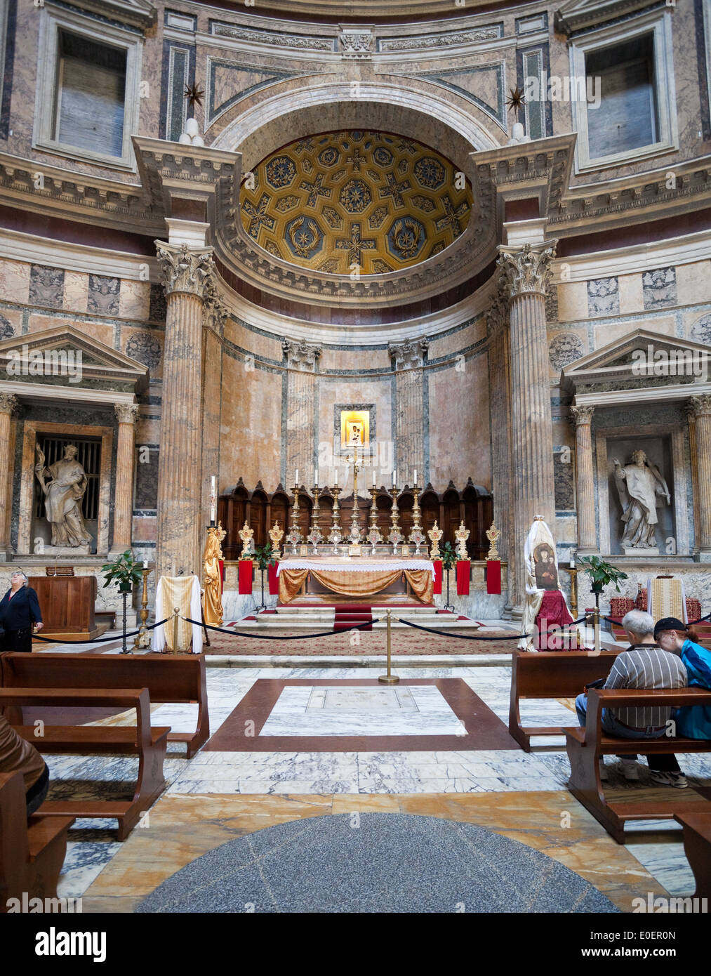 Altar in the pantheon hi-res stock photography and images - Alamy