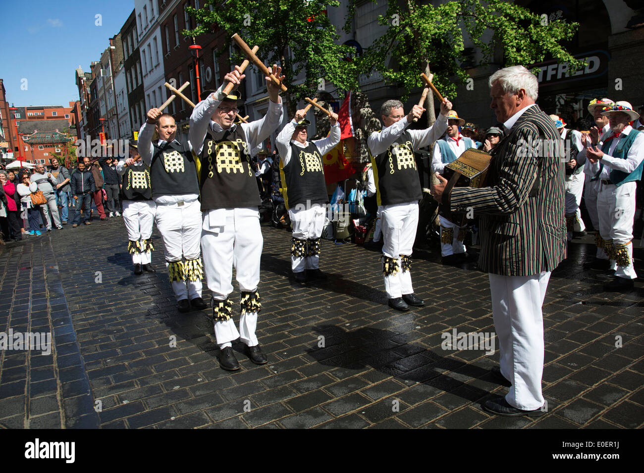 London morris dancers hi-res stock photography and images - Alamy