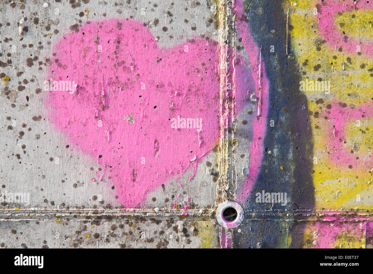 Pink heart graffiti over grunge cement wall Stock Photo - Alamy