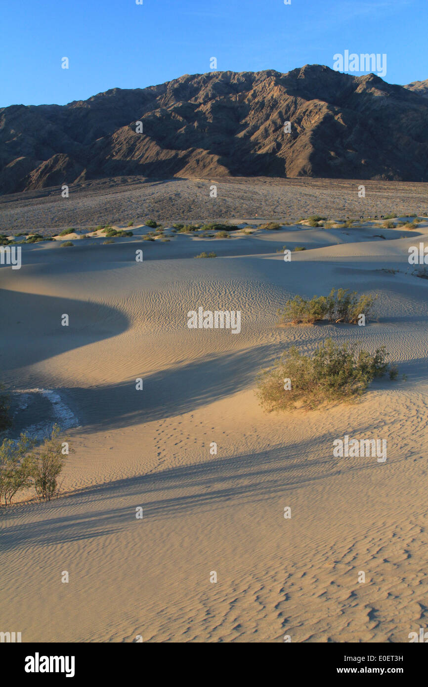 Sand dunes shapes patterns hi-res stock photography and images - Alamy