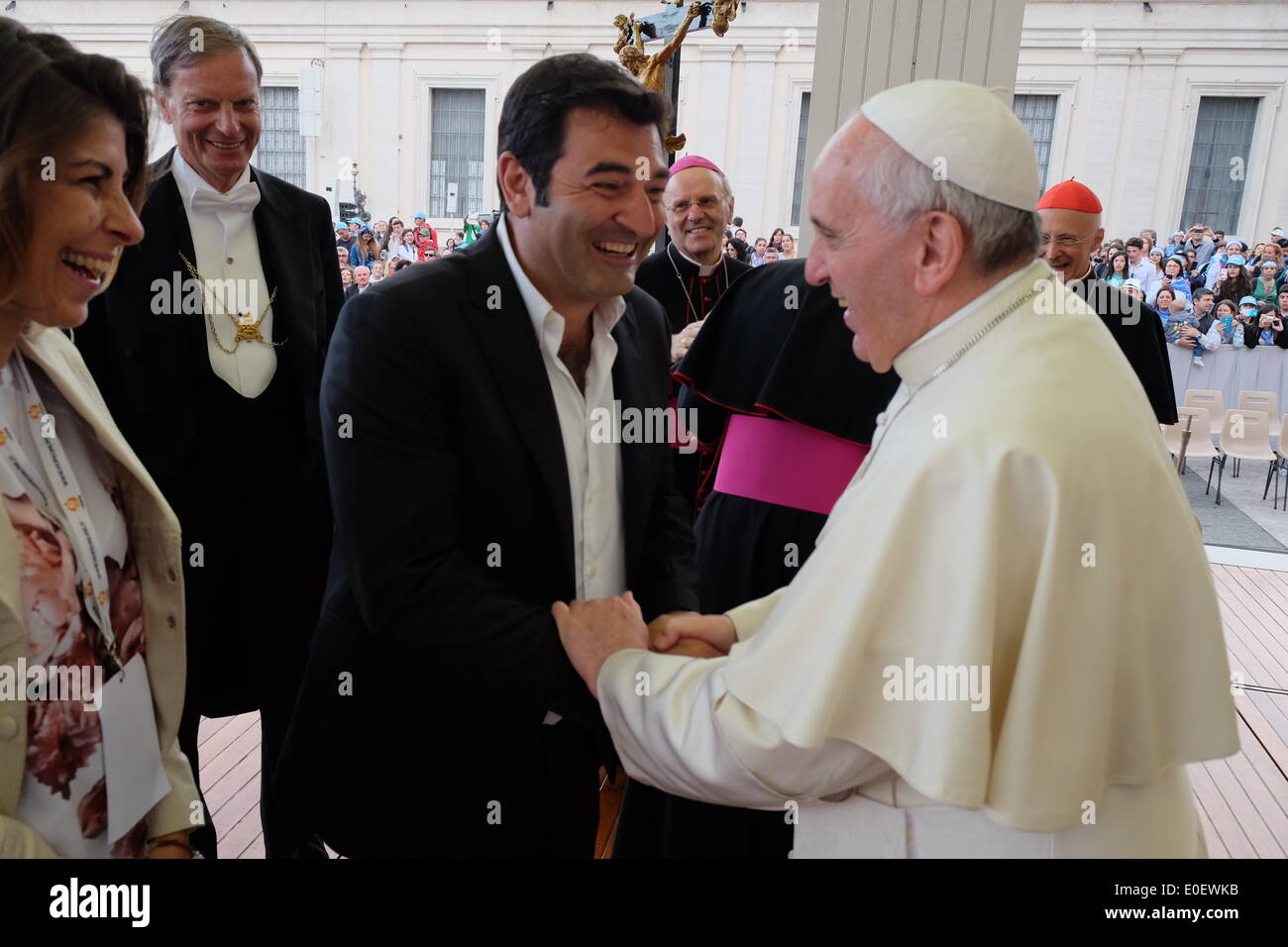 St Peter's Square, The Vatican. 10th May, 2014. The actor Max Giusti ...