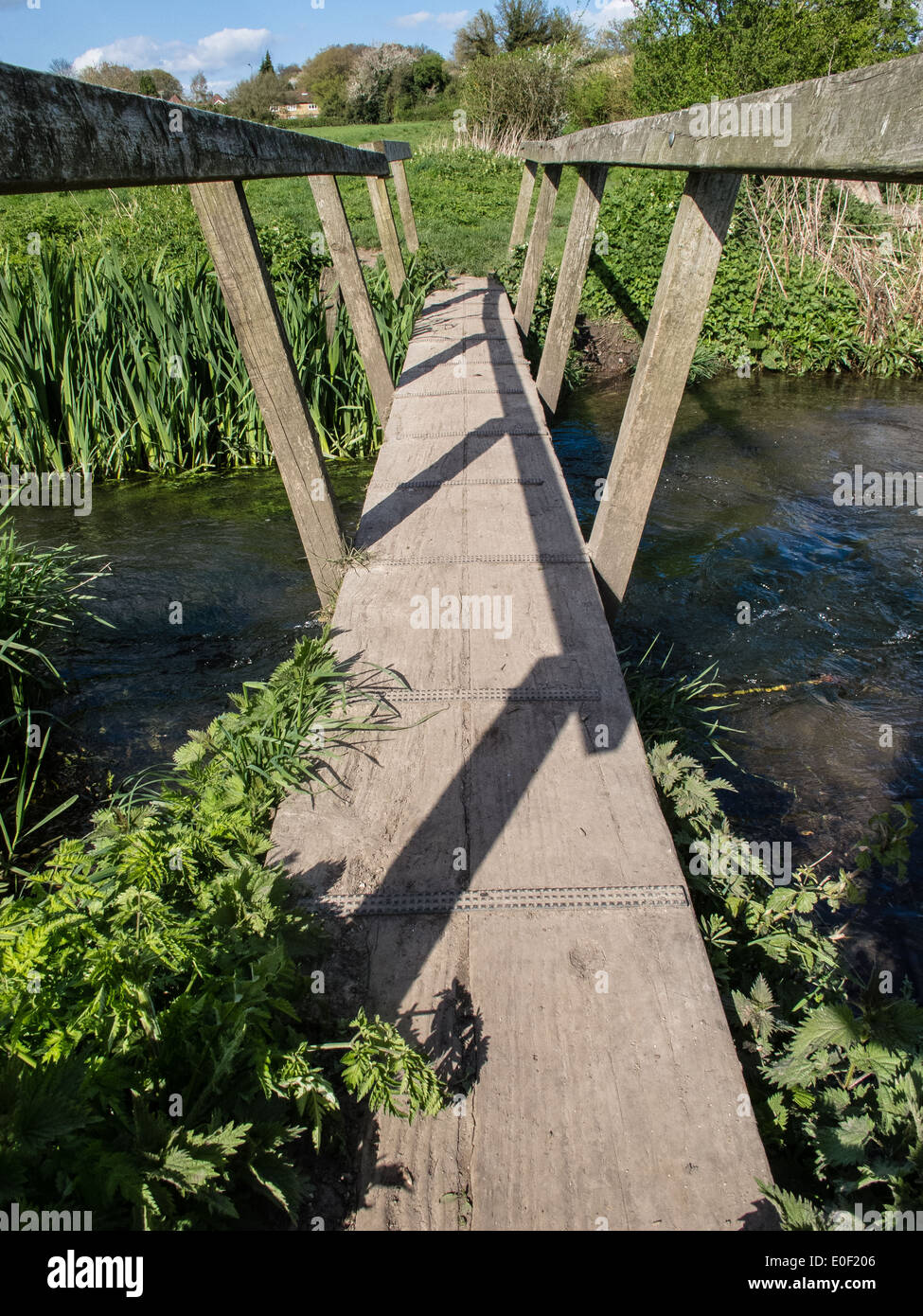 Footbridge across the River Misbourne in Amersham Stock Photo - Alamy