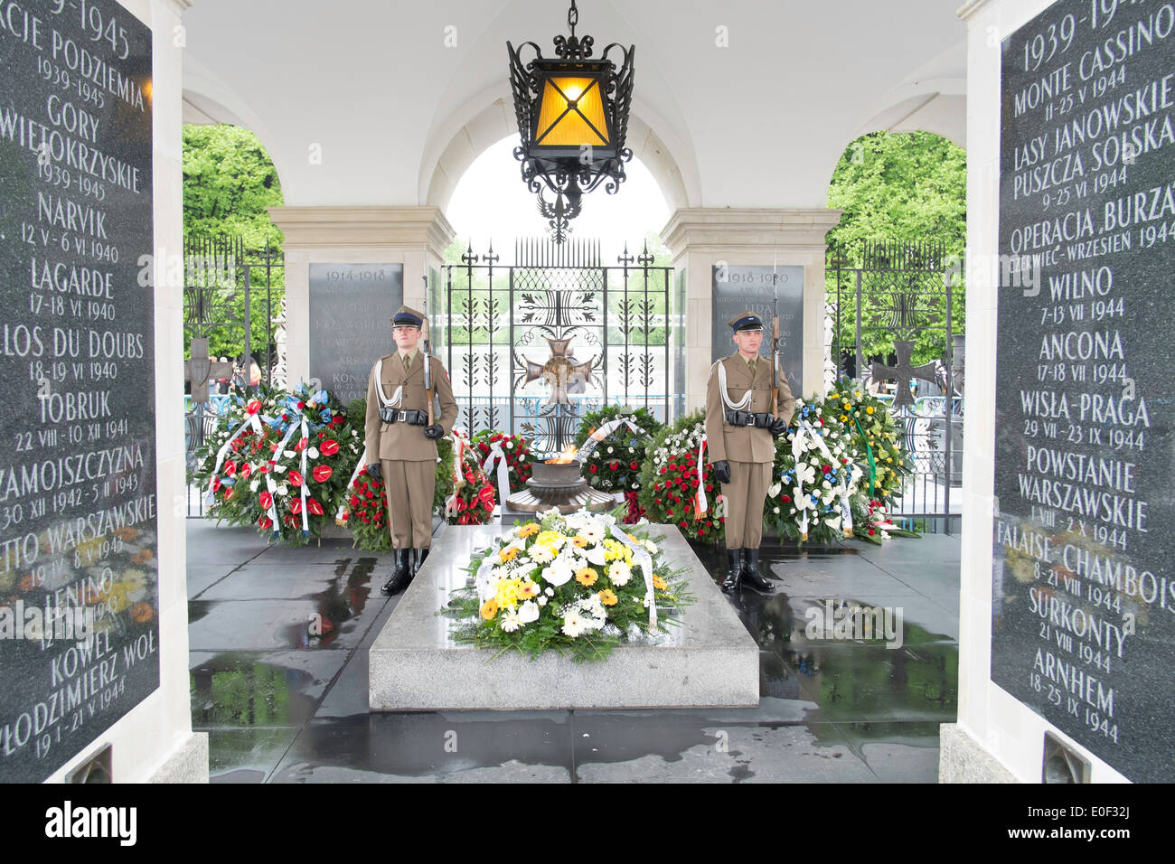 Monument to the Unknown Soldier, Pilsudski Square, Warsaw, Poland Stock ...