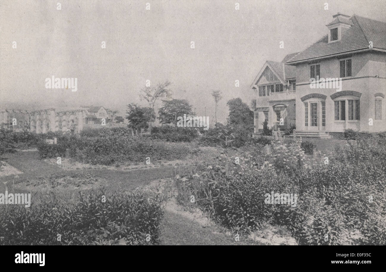 Early 1900s gardening hi-res stock photography and images - Alamy