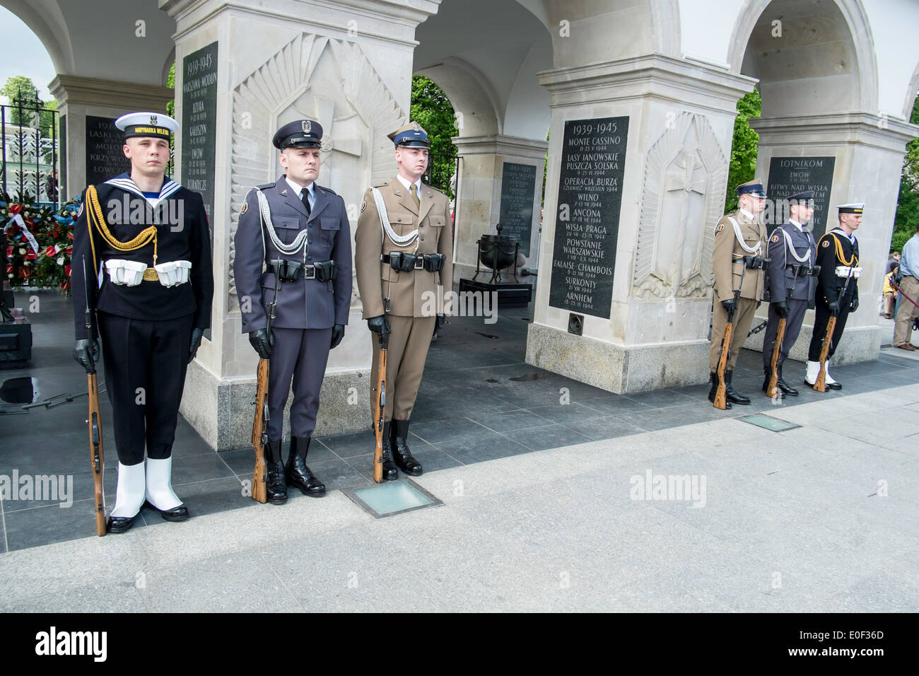 Change of the guard, Unknown Soldier Monument, Pilsudski Square, Warsaw ...
