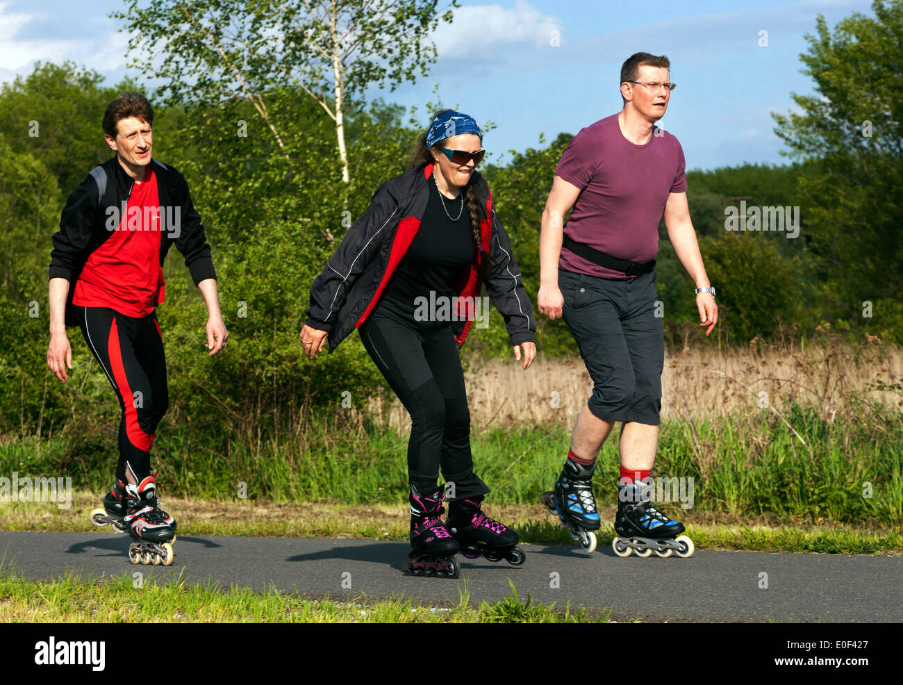 Active people use leisure time on roller skating cycle trail Stock ...