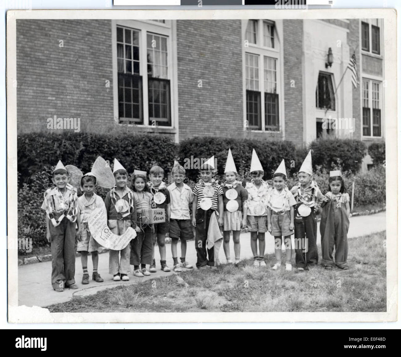A parade of pre-school children in front of the Jewish Educational ...