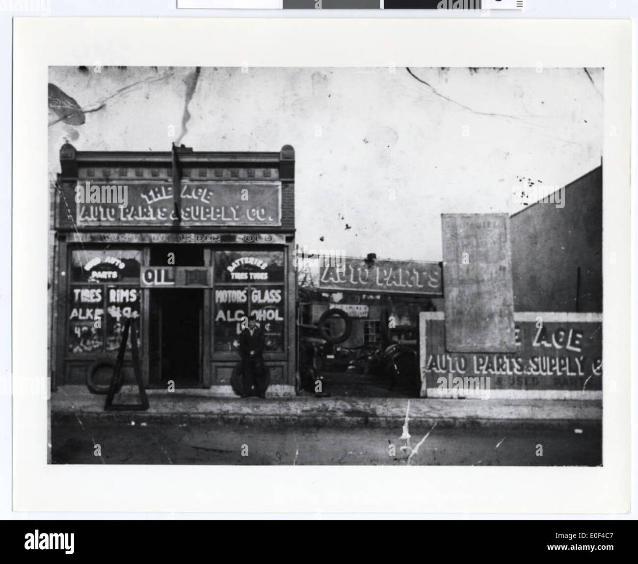 Vintage auto parts store hi-res stock photography and images - Alamy