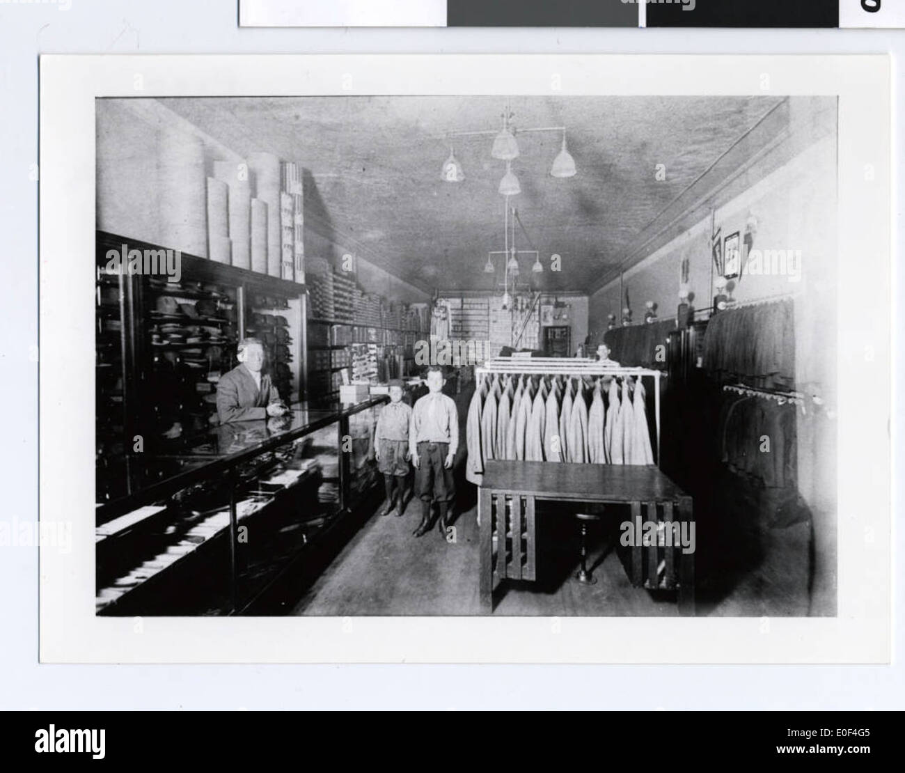 Mens vintage clothing store hi-res stock photography and images - Alamy