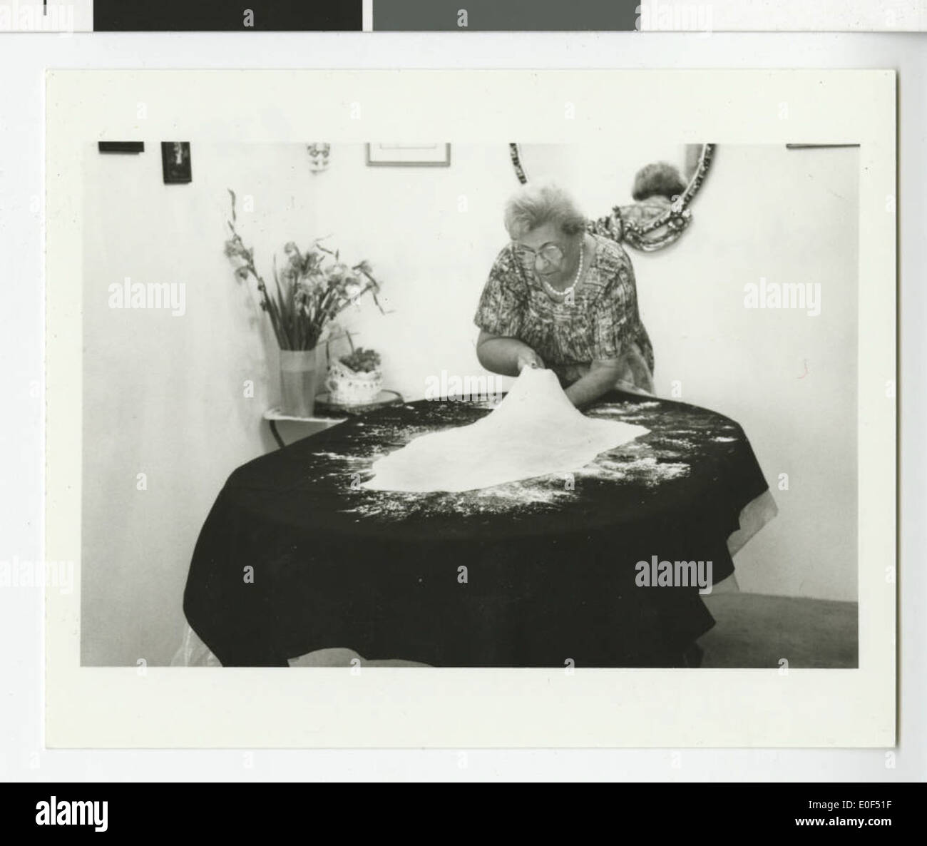 Jewish baking woman hi-res stock photography and images - Alamy