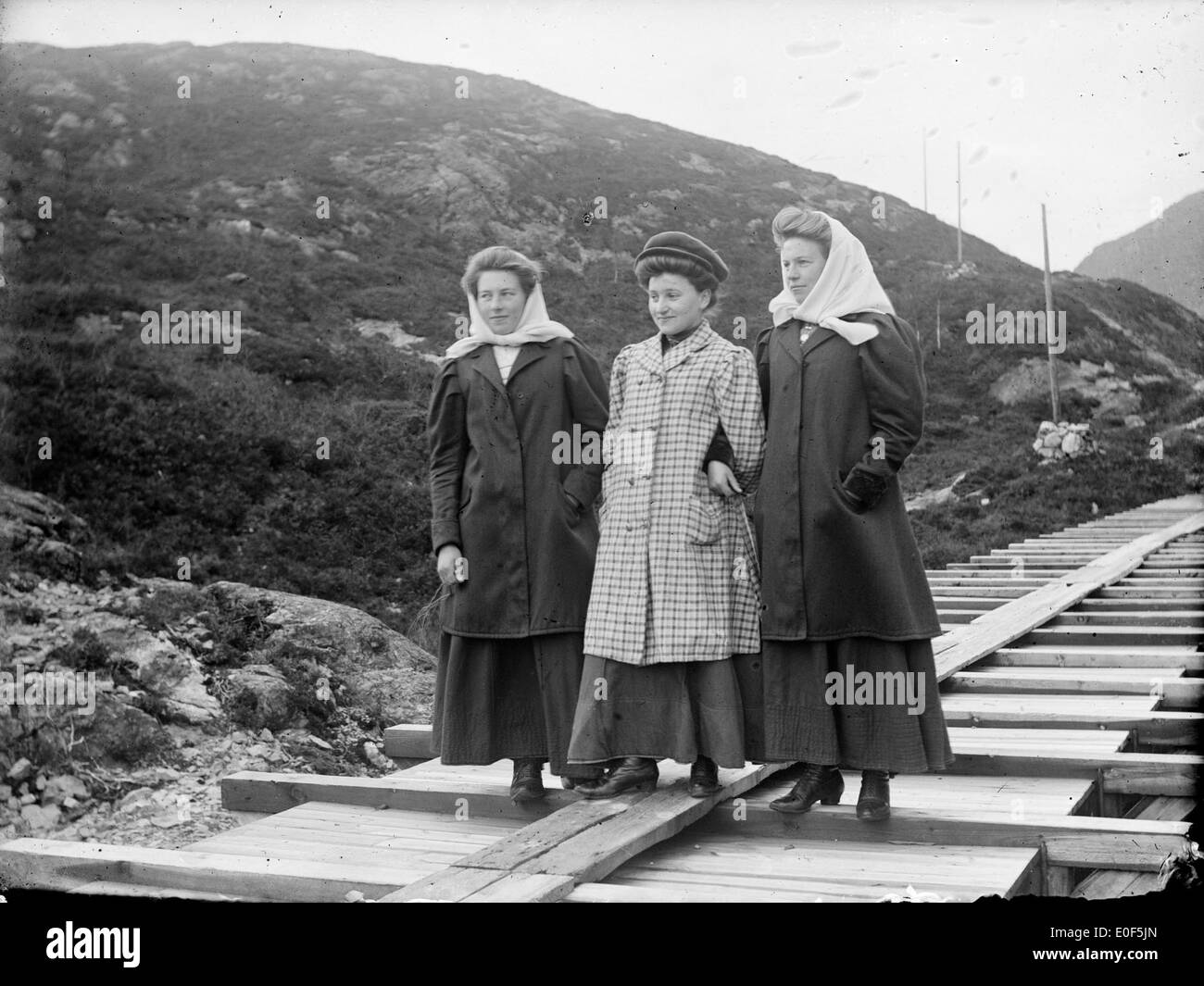 Three women walking Black and White Stock Photos & Images - Alamy
