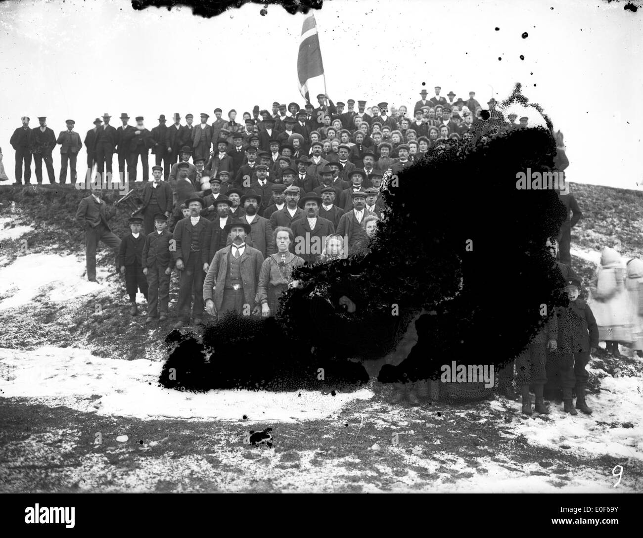 This group photo from the early 1900s (ca. 1900-1922) shows Knut Aaning ...