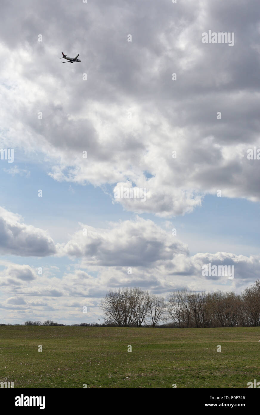 Airplane plane flying over near hi-res stock photography and images - Alamy
