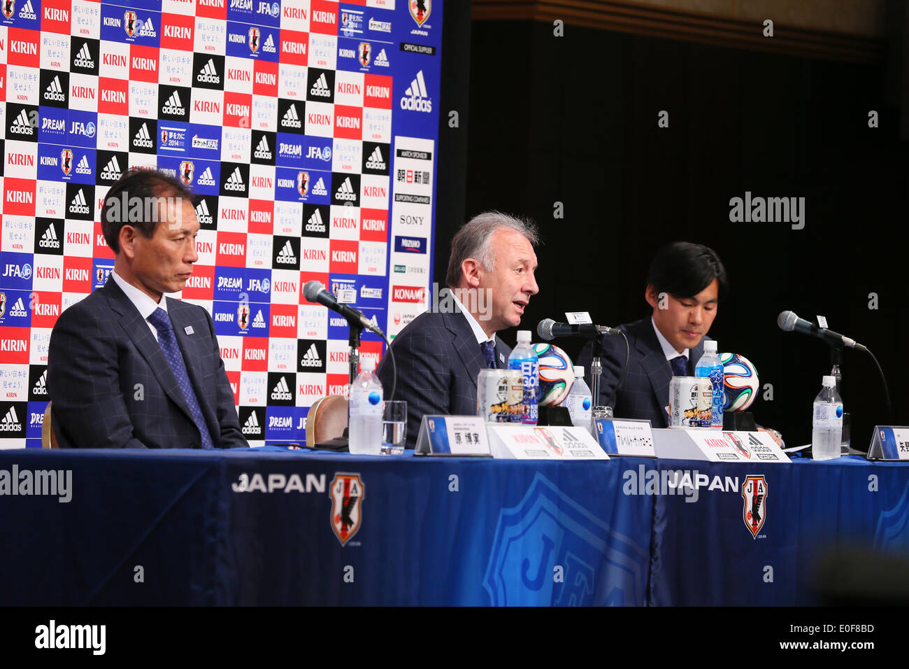 Tokyo, Japan. 12th May, 2014. (L to R) Hiromi Hara, Alberto Zaccheroni (JPN), Daisuke Yano ...