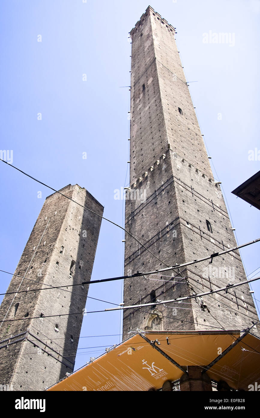 Garisenda and Asinelli towers, Bologna Stock Photo - Alamy