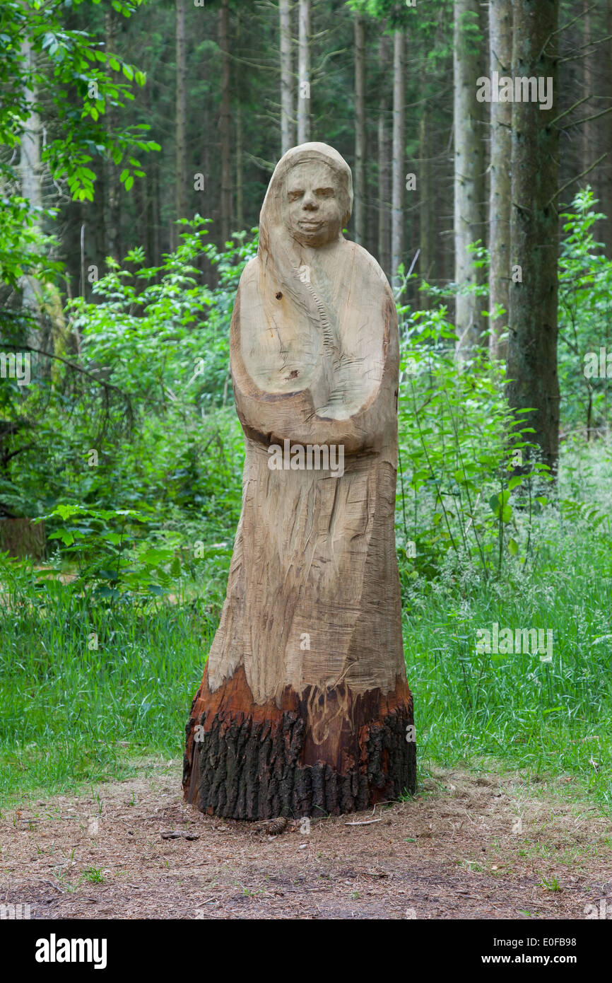 Wooden statue of a woman made from a sigle tree Stock Photo - Alamy