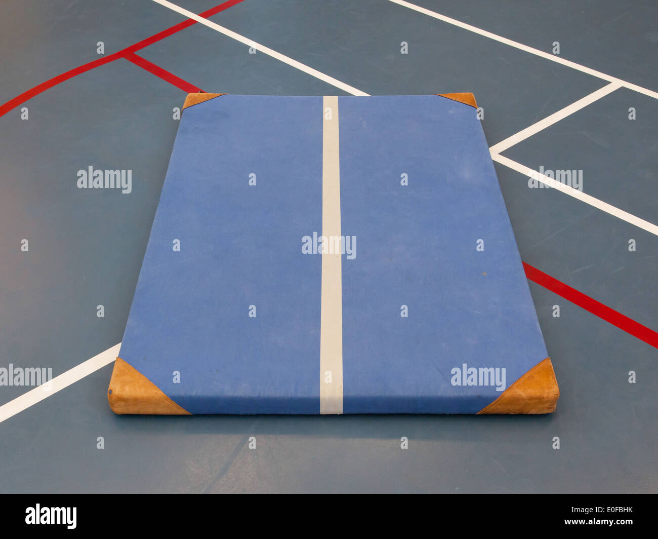 Gymnast mat landing hi-res stock photography and images - Alamy