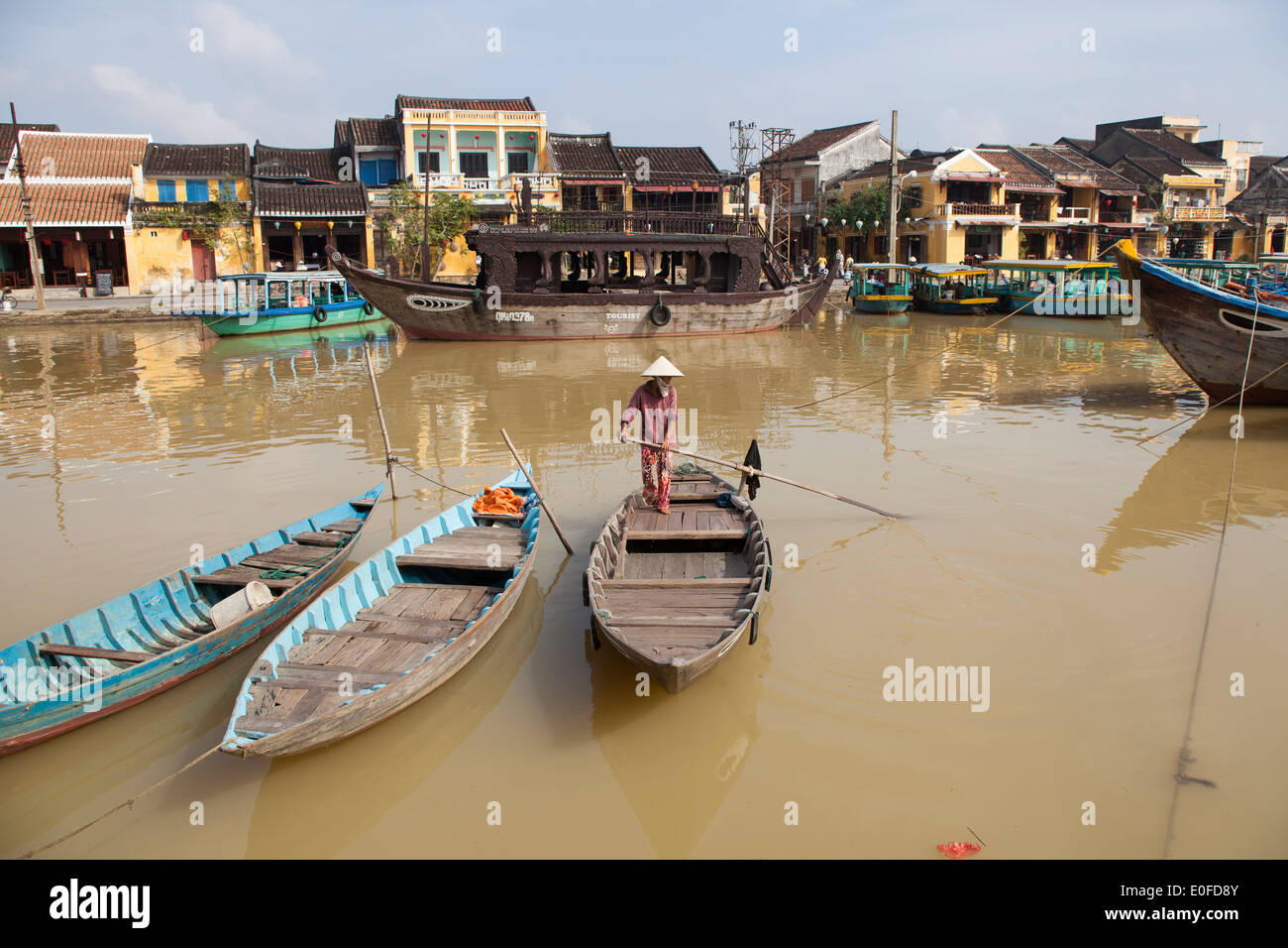 River ferry boats hi-res stock photography and images - Alamy