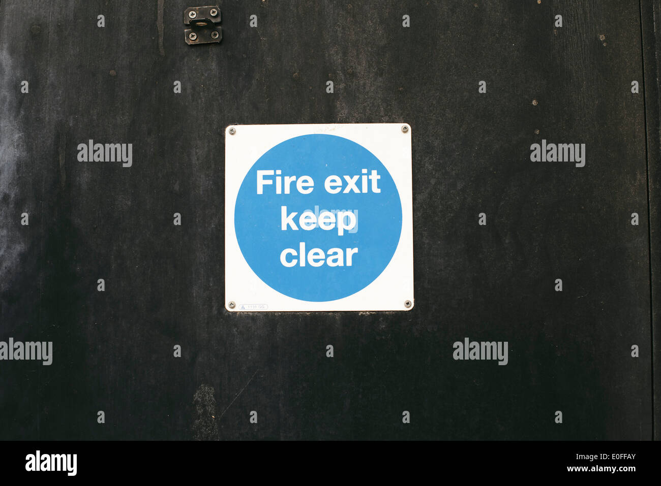 FIRE EXIT KEEP CLEAR SIGN Stock Photo - Alamy