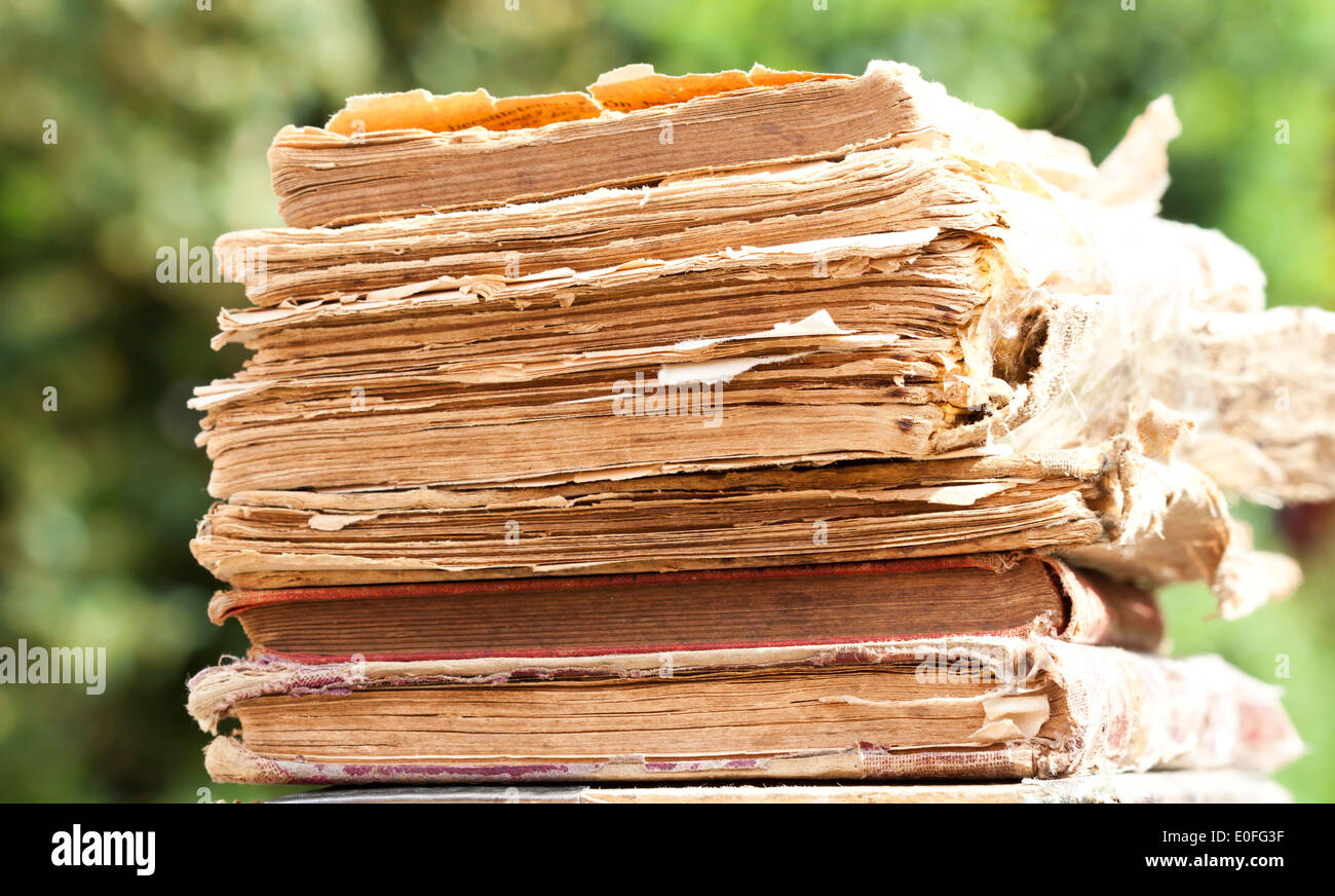 PIle of Old books Stock Photo - Alamy
