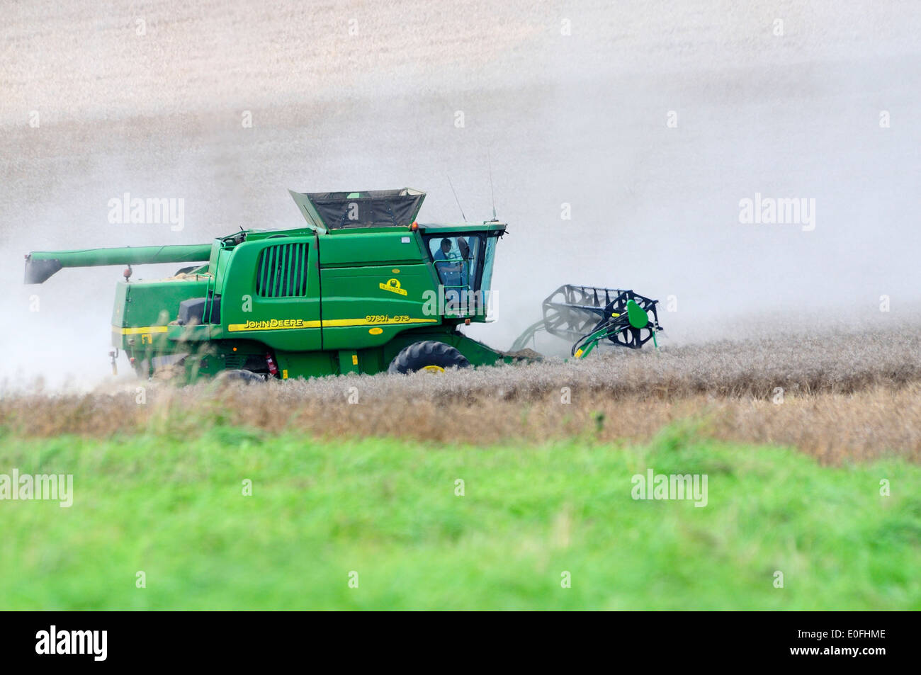 combine harvester harvest Wiltshire farm farming agriculture Stock ...