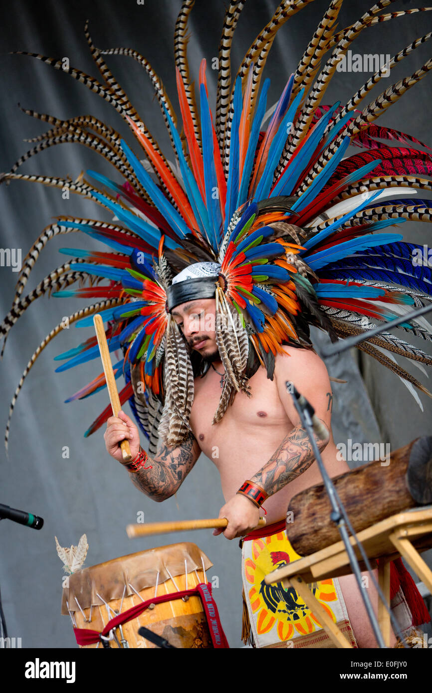 Danza azteca hi-res stock photography and images - Alamy