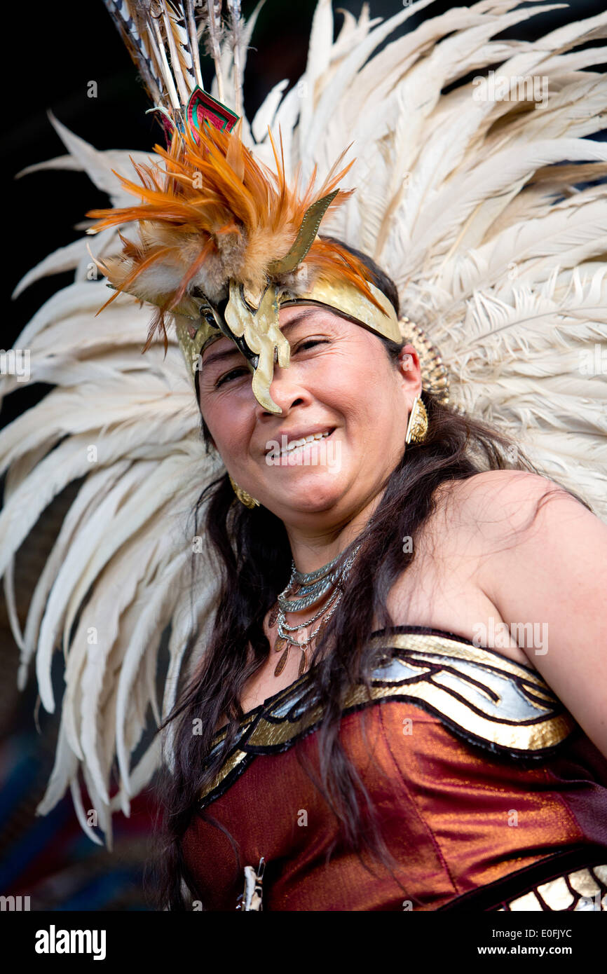 Danza azteca hi-res stock photography and images - Alamy