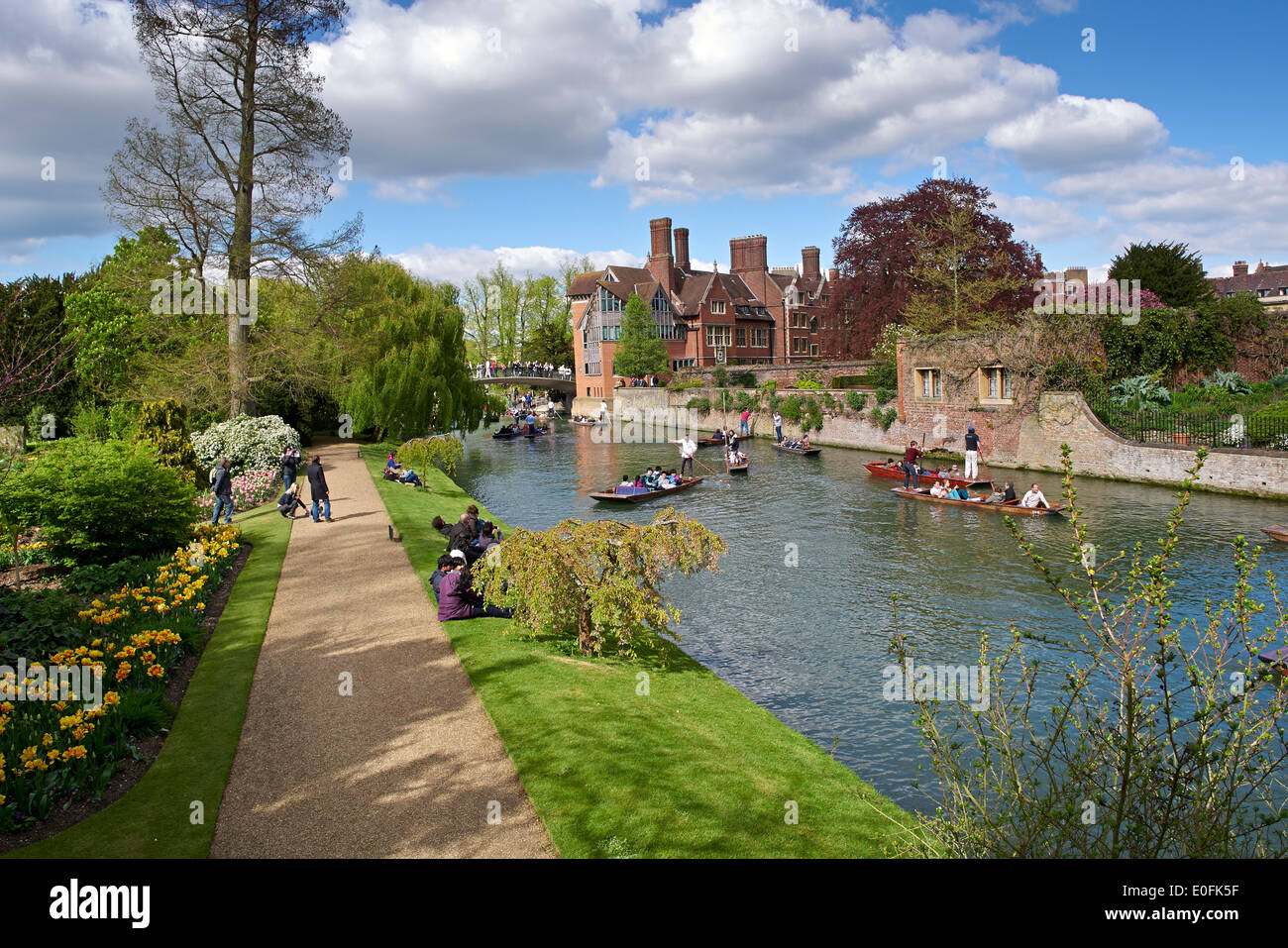 Punting on the River Cam, by Jerwood Library at Trinity Hall, Cambridge ...