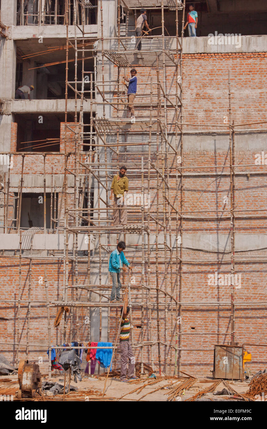 Labourers construction site delhi india hi-res stock photography and ...