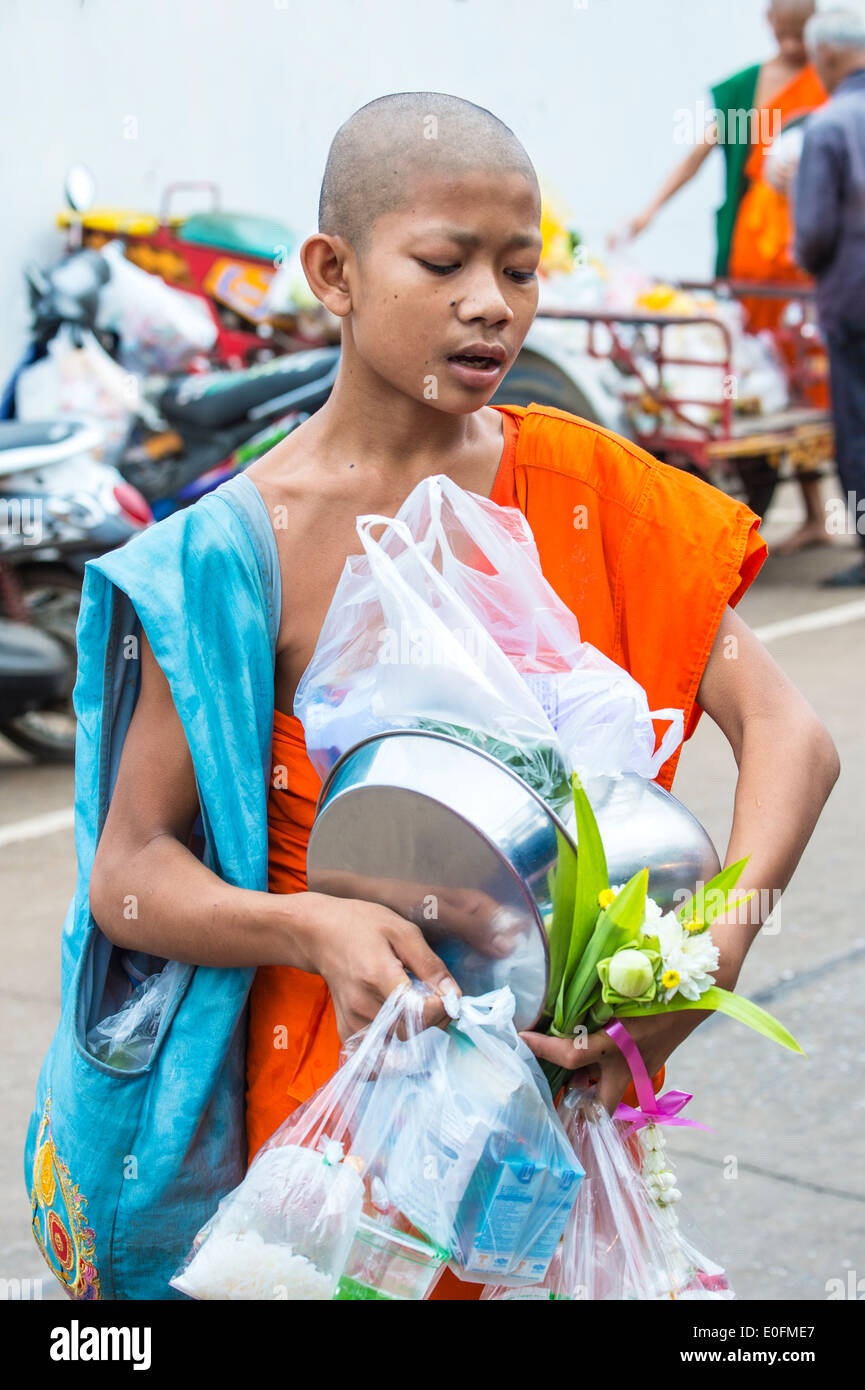 Monk receiving food hi-res stock photography and images - Alamy