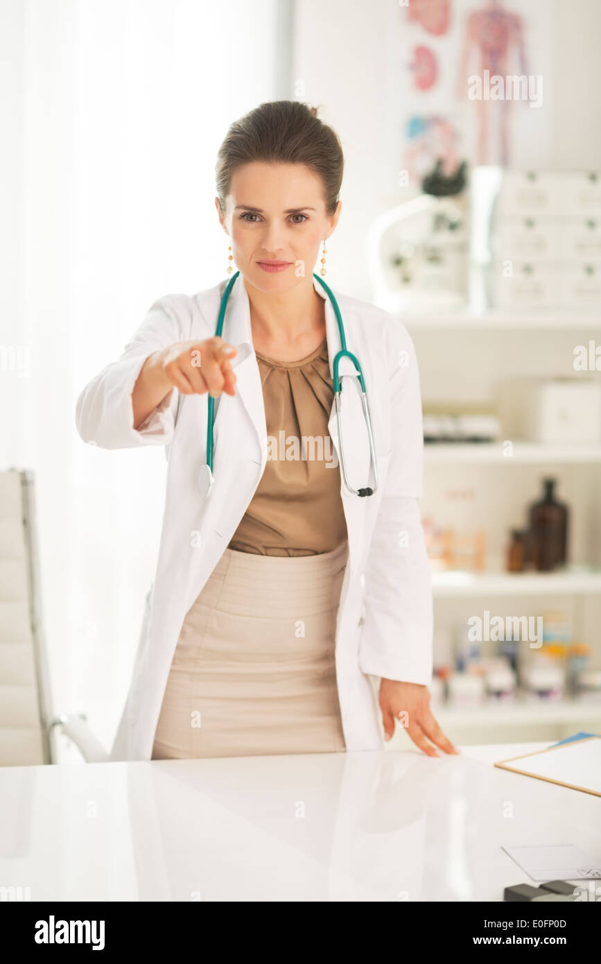 Medical doctor woman pointing hi-res stock photography and images - Alamy
