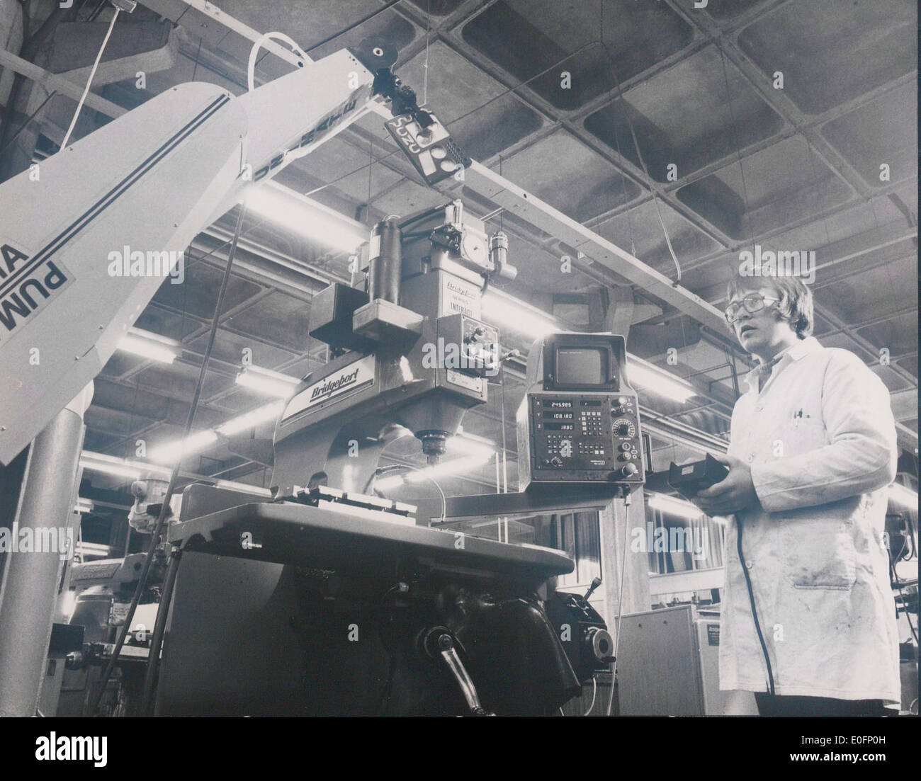 1980's factory robot hi-res stock photography and images - Alamy