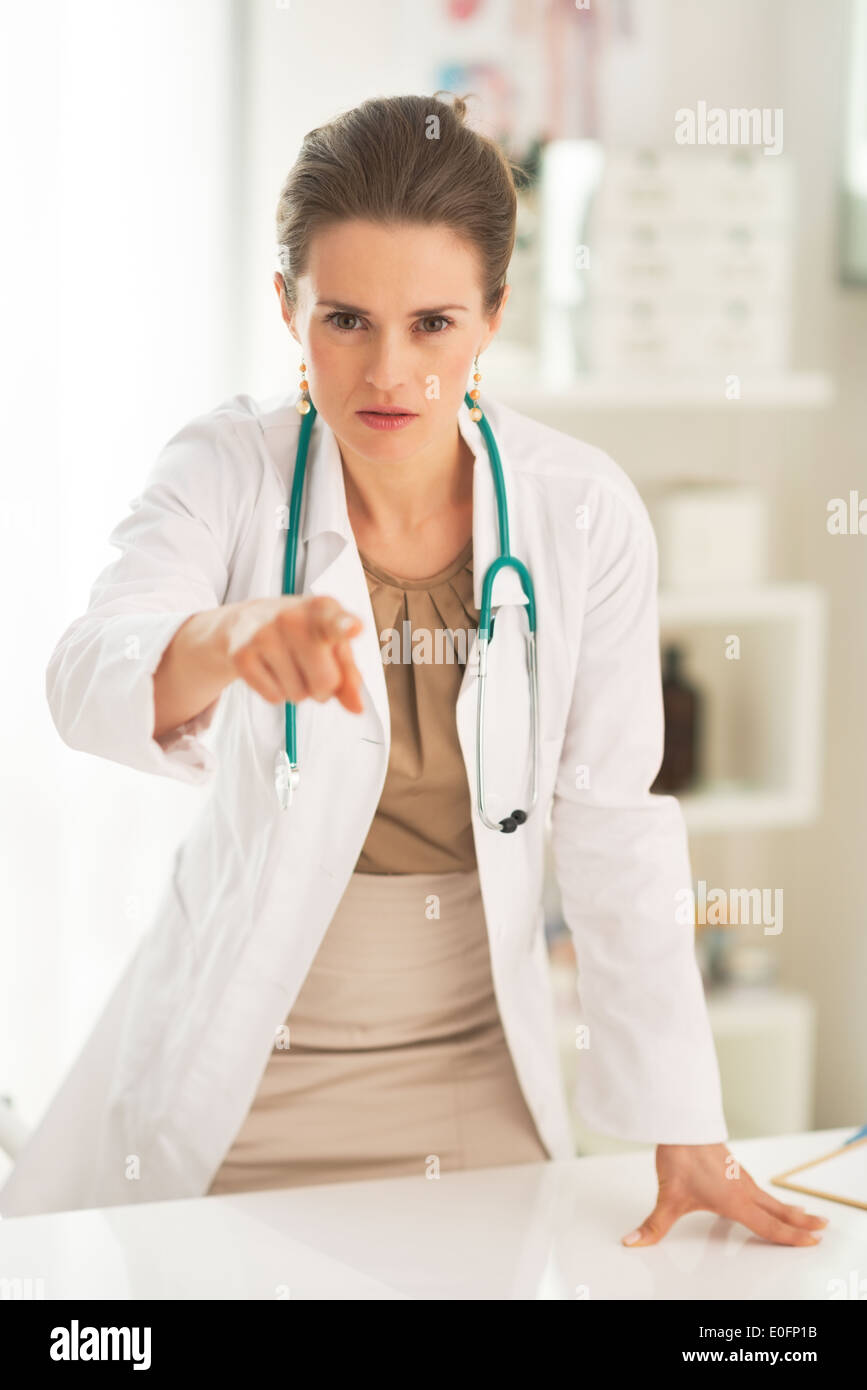 Medical doctor woman pointing hi-res stock photography and images - Alamy