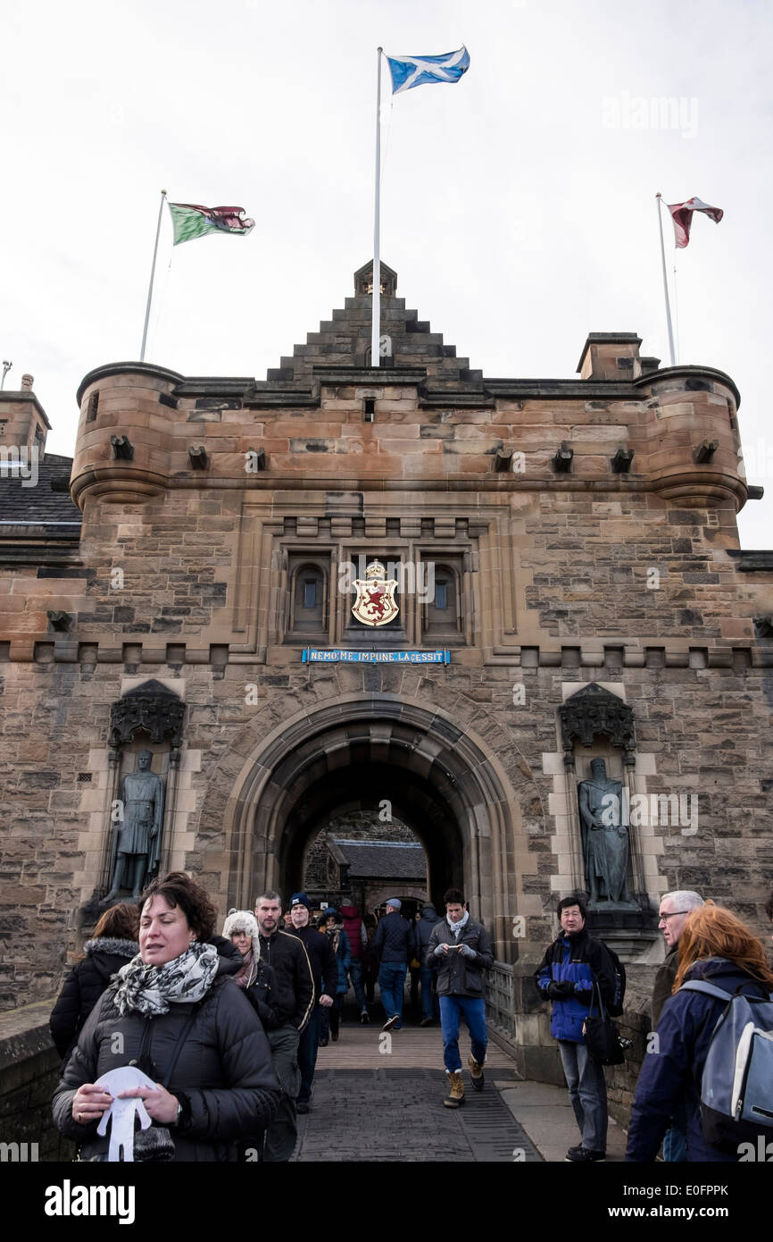 Edinburgh castle entrance hi-res stock photography and images - Alamy