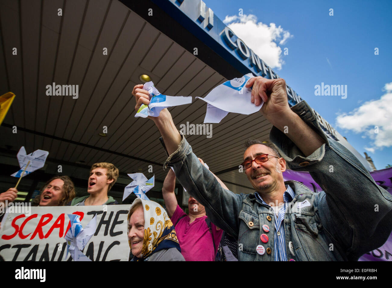 Fight energy poverty hi-res stock photography and images - Alamy
