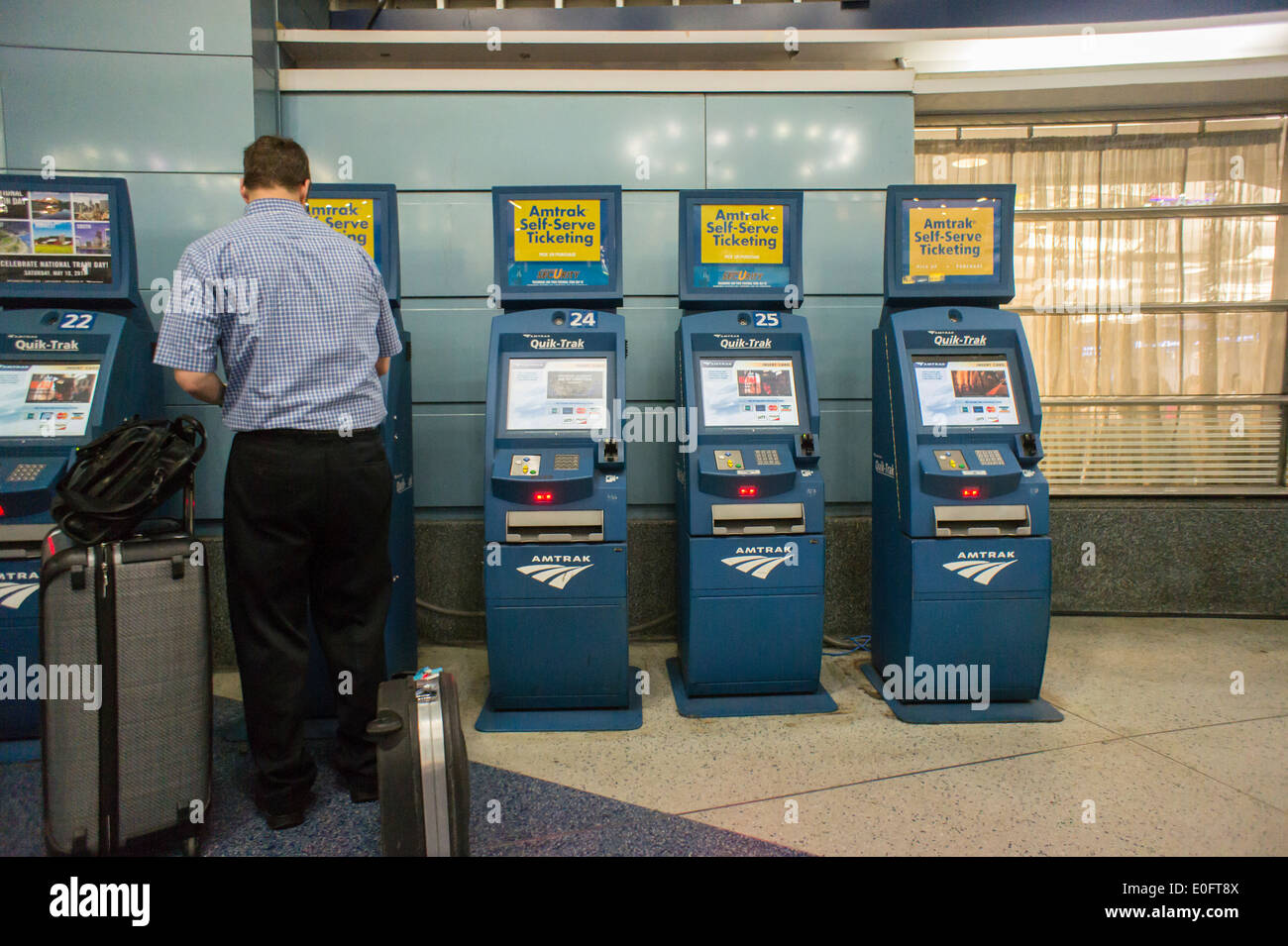 Self service ticketing machines hi-res stock photography and images - Alamy