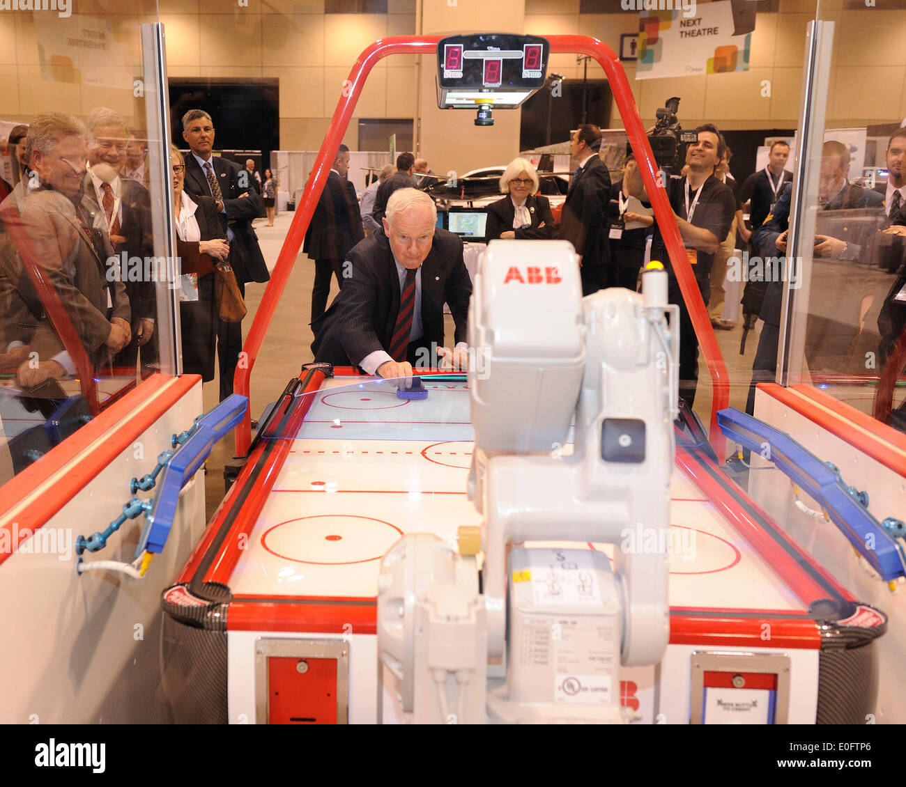 Abb robot hi-res stock photography and images - Alamy