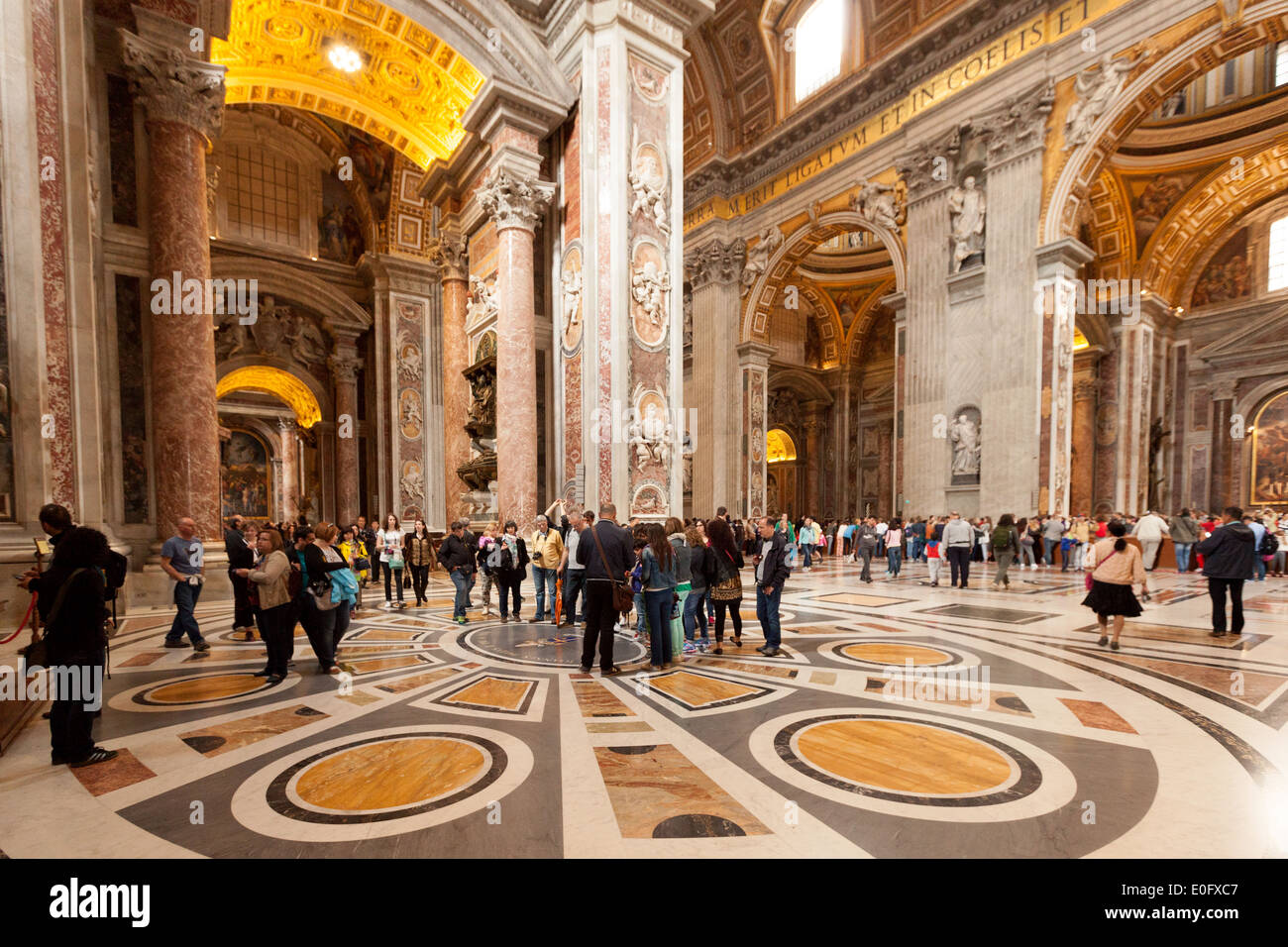 Interior view of st peters basilica hi-res stock photography and images ...