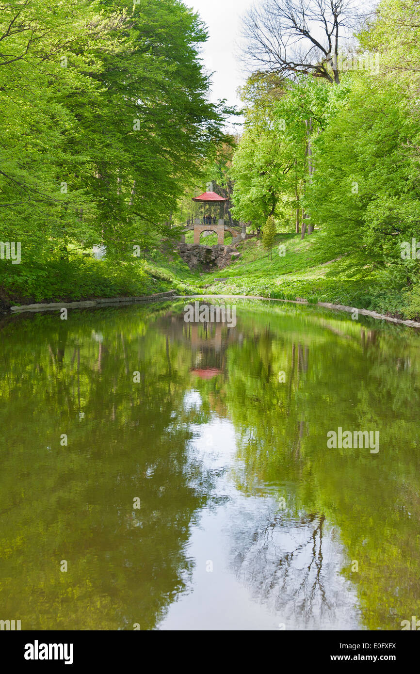 Park with a pond hi-res stock photography and images - Alamy