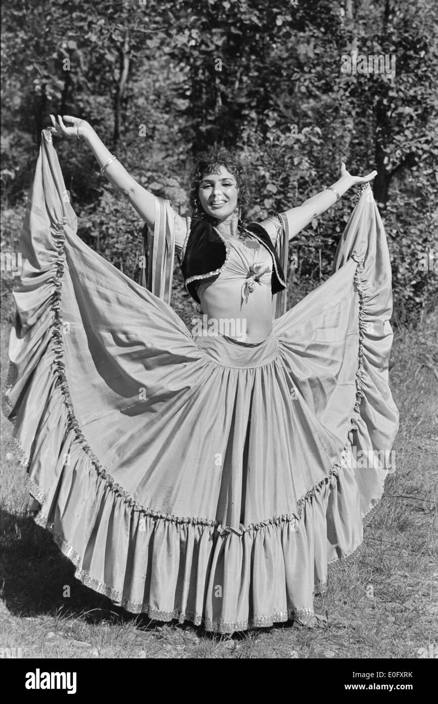 Raya dance hi-res stock photography and images - Alamy