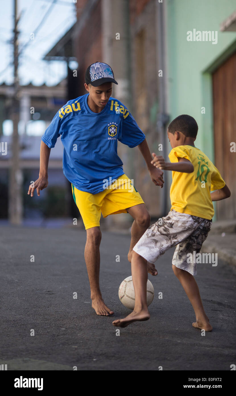 Brazilian boys hi-res stock photography and images - Alamy