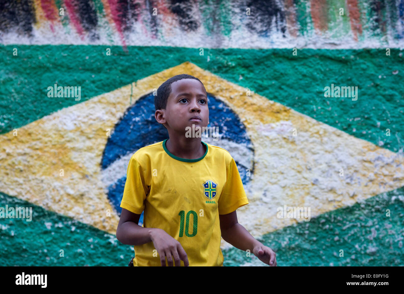 Soccer playing street rio de janeiro hi-res stock photography and ...