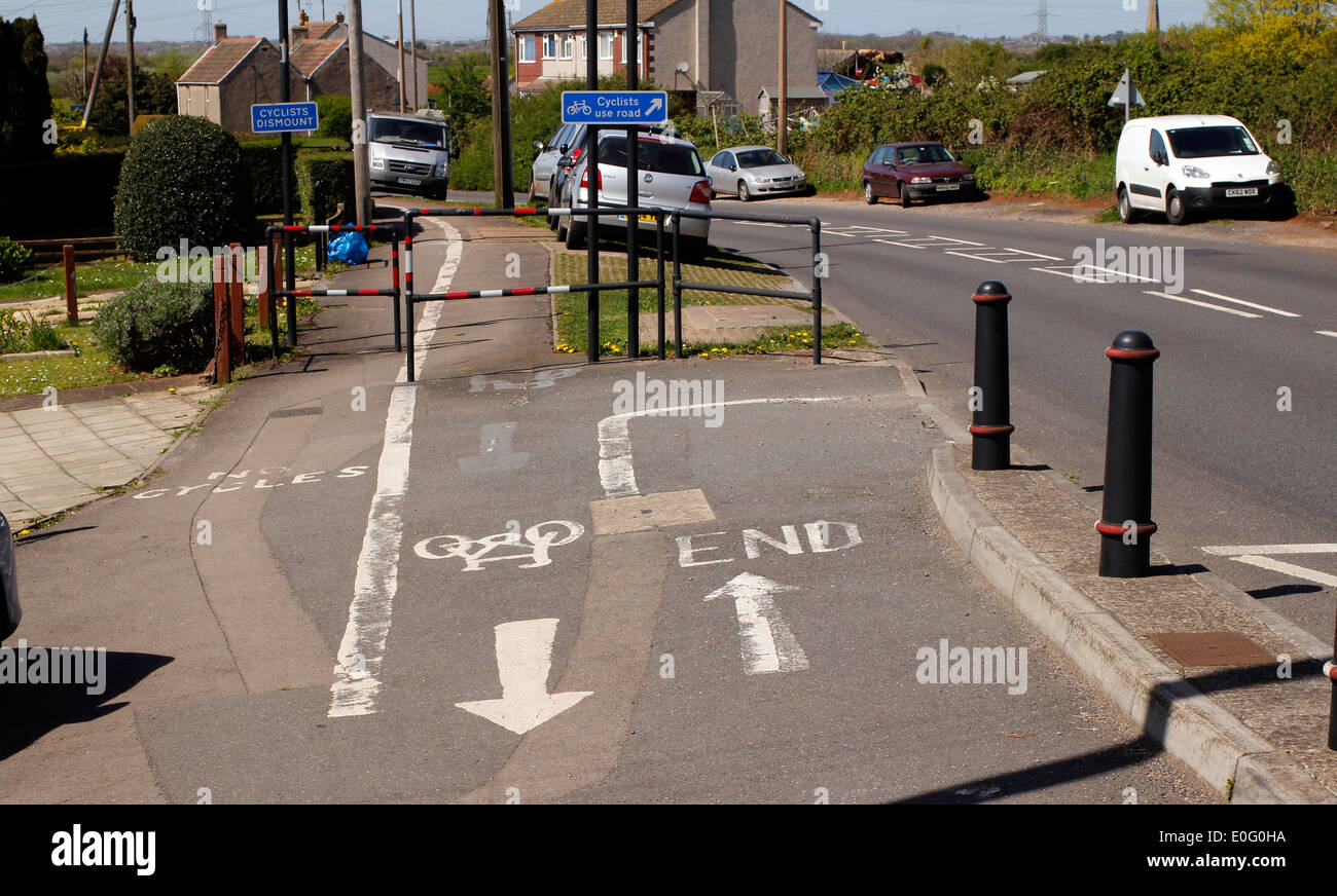 Confusing cycle path markings in Winetrbourne, South Gloucestershire ...