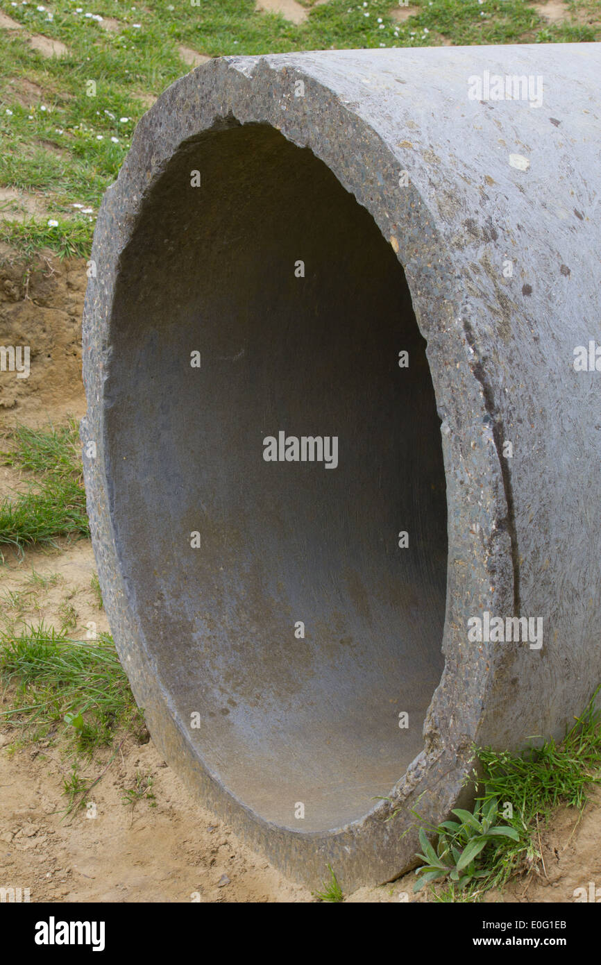 Cement culvert hi-res stock photography and images - Alamy