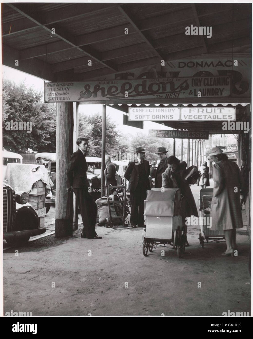 Wartime shopping hi-res stock photography and images - Alamy